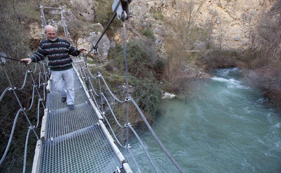 Una ruta para recorrer el río Castril sin tocar el suelo | Ideal