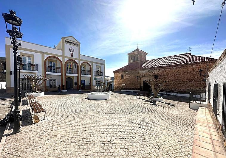 La plaza de la Constitución de Enix, nuevo atractivo turístico | Ideal