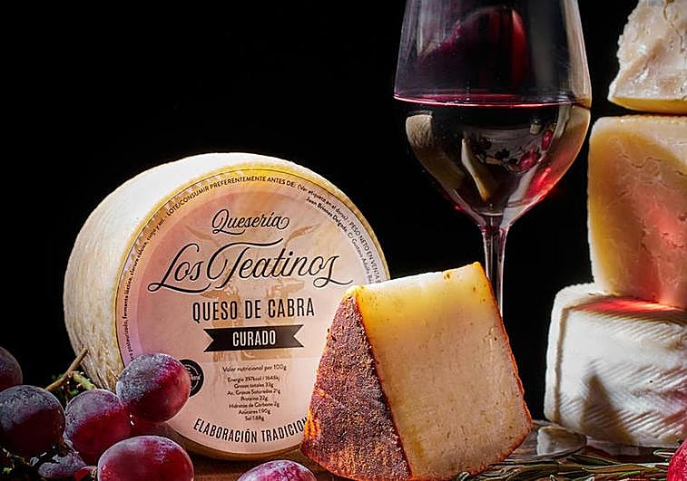 La quesería Los Teatinos de Padul obtiene tres premios con su queso curado y su rulo de cabra ...