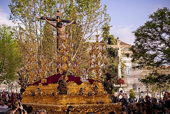 La magna de Granada toma fuerza con 22 pasos de Cristo y Virgen | Ideal