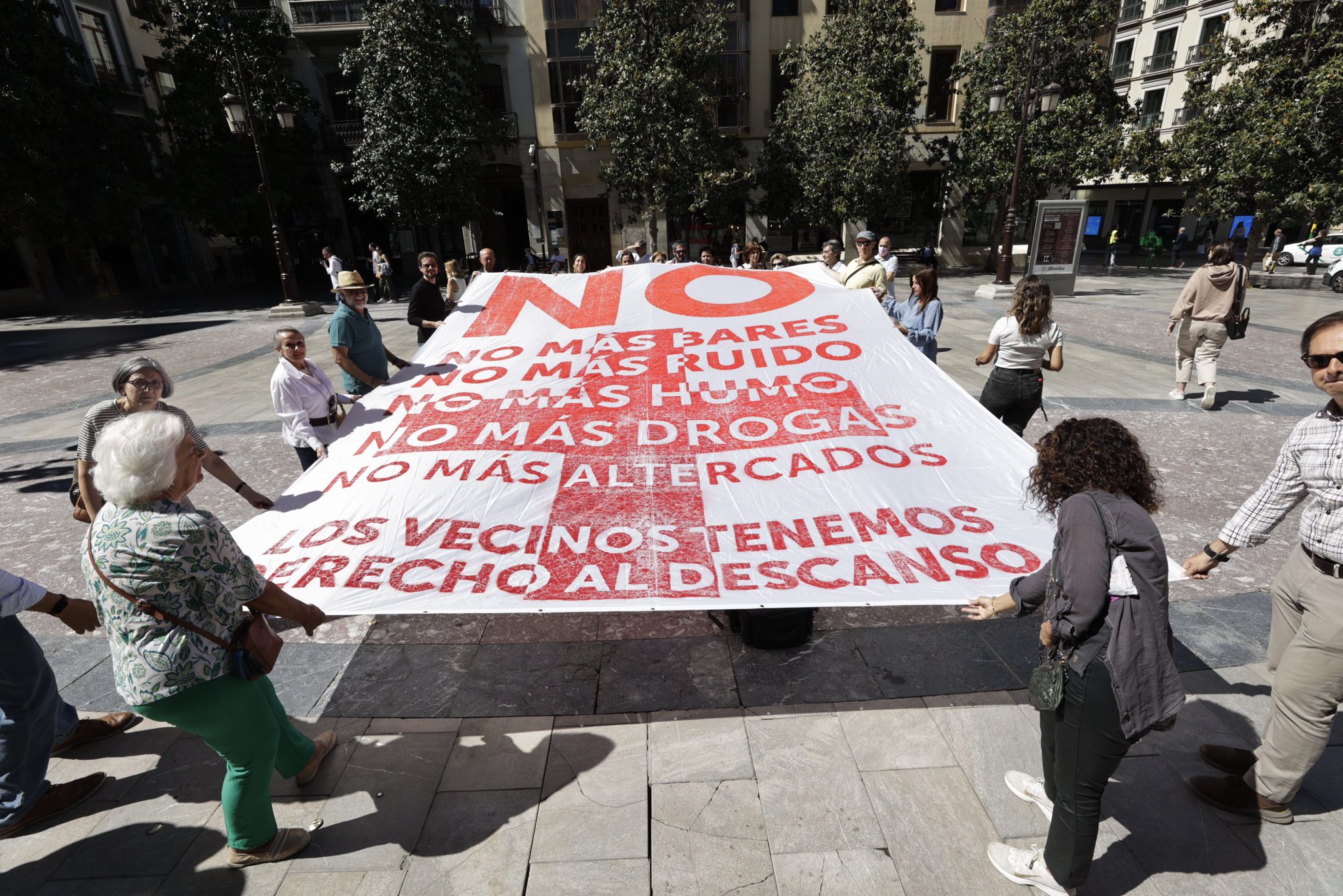 Un 'no' gigante del Centro a los ruidos de Granada | Ideal