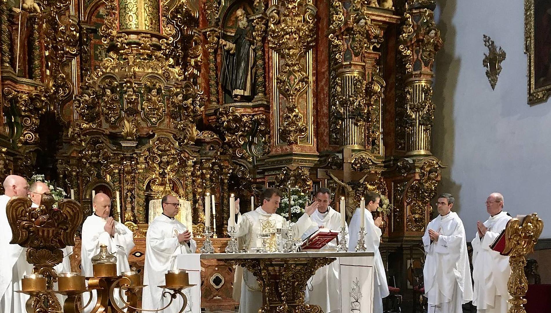 Primera misa del nuevo párroco de San Ildenfoso en Granada | Ideal