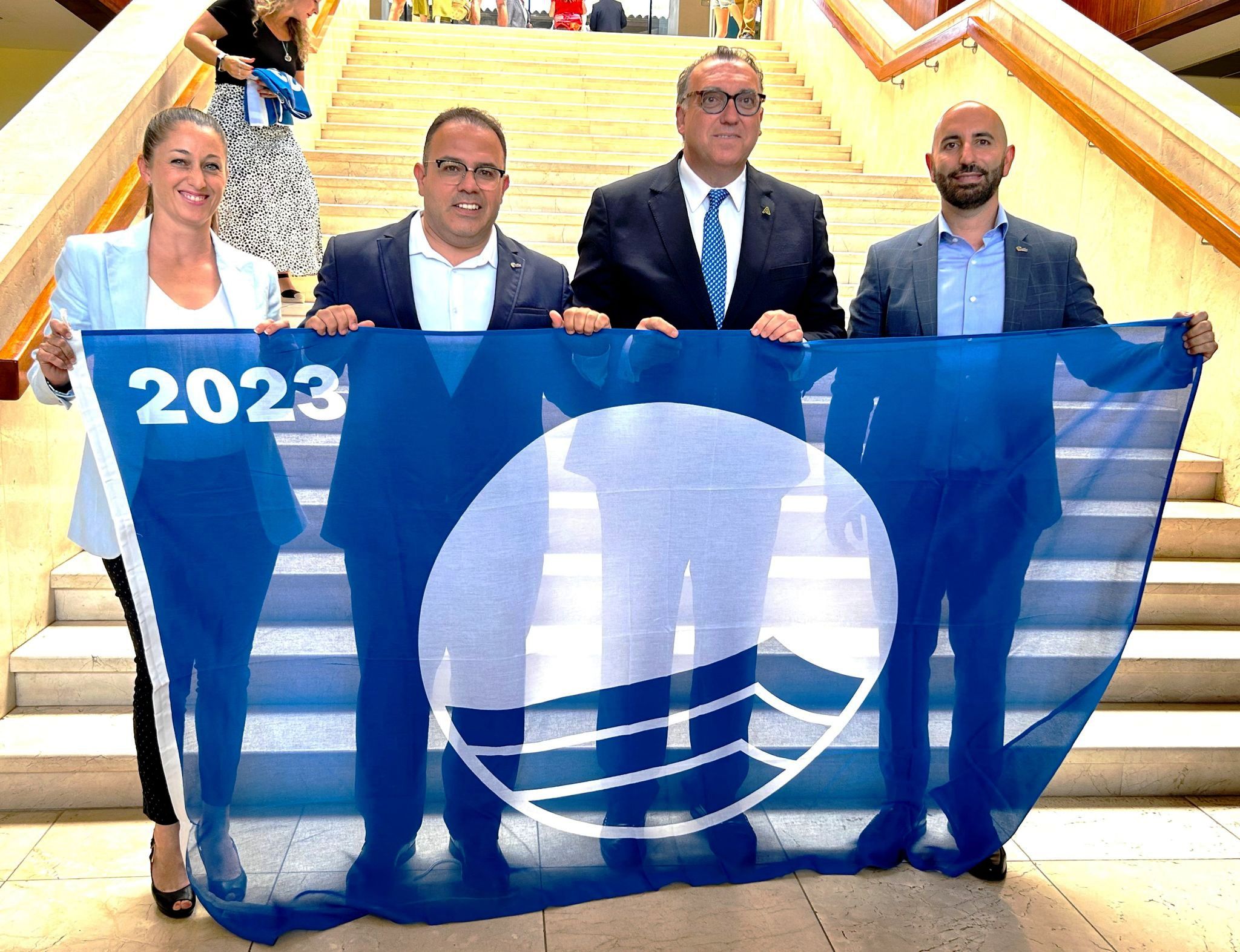 Almuñécar recoge sus seis banderas azules para este verano | Ideal