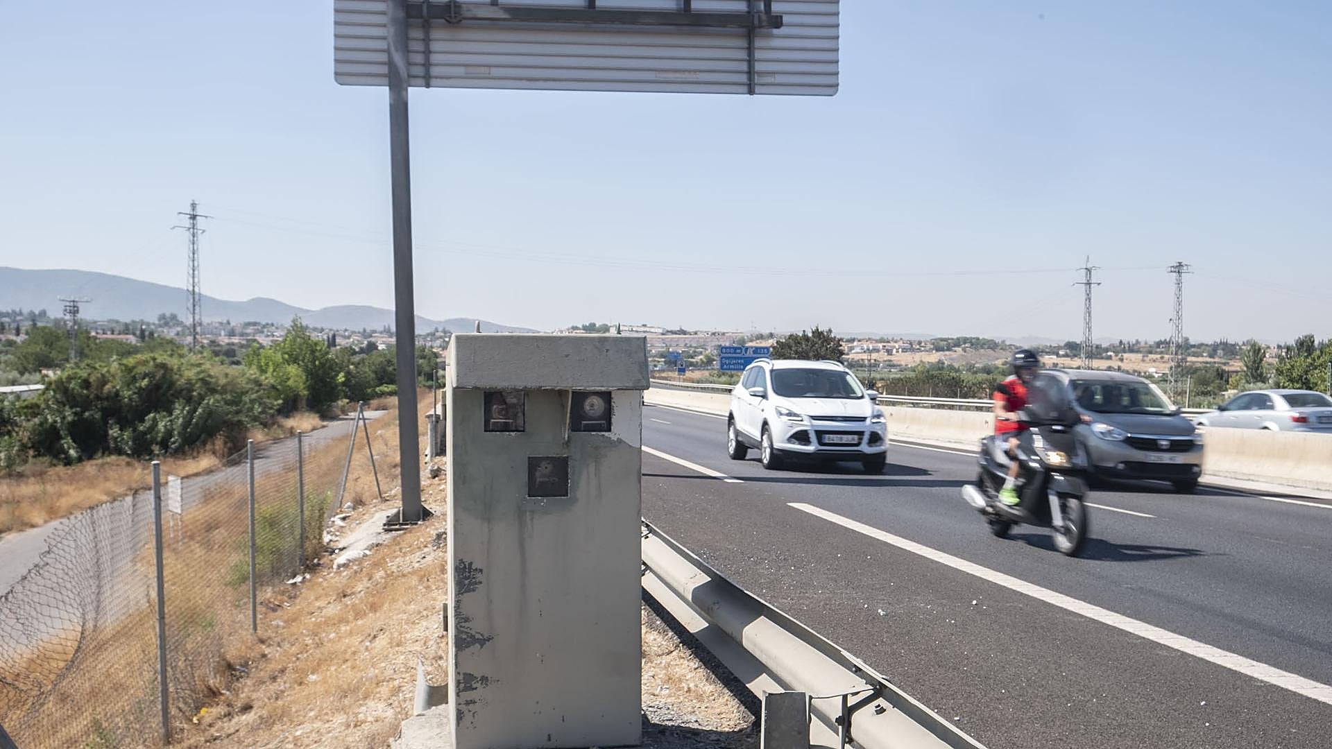 Llegan los nuevos radares de la DGT para STOP y líneas continuas: ¿cómo ...