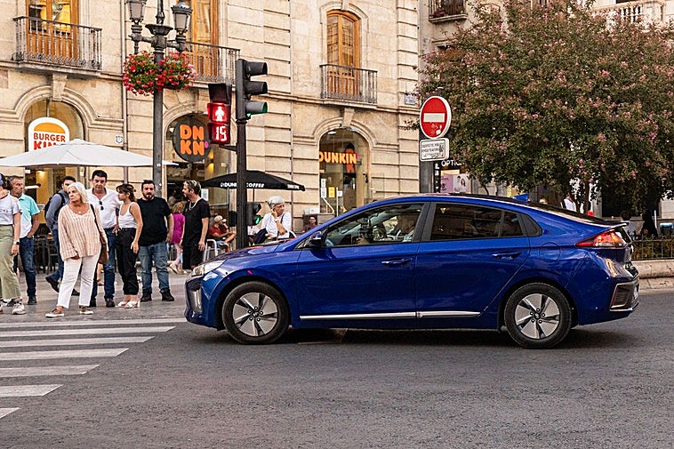 Movilidad durante la cumbre: Servicios de lujo con coches VTC de más de ...
