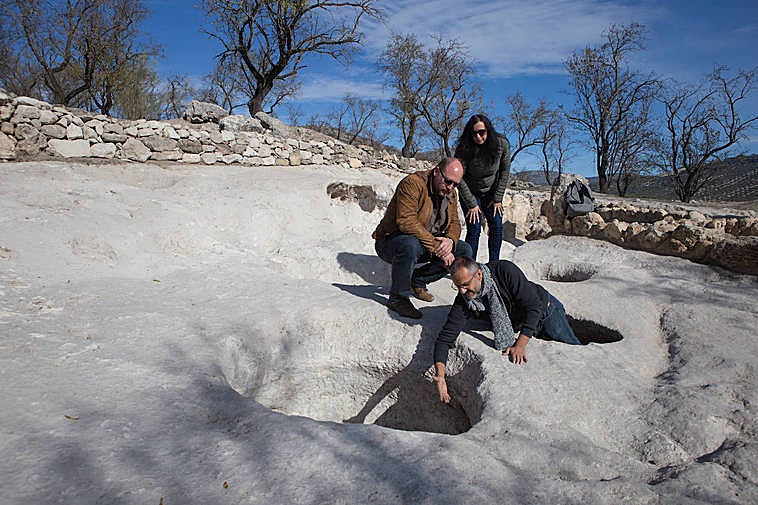 Un 'basurero' de Tózar lleno de tesoros arqueológicos | Ideal