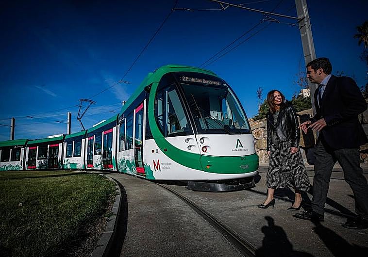 Llega a Granada el primer tren para la ampliación de flota del metro ...