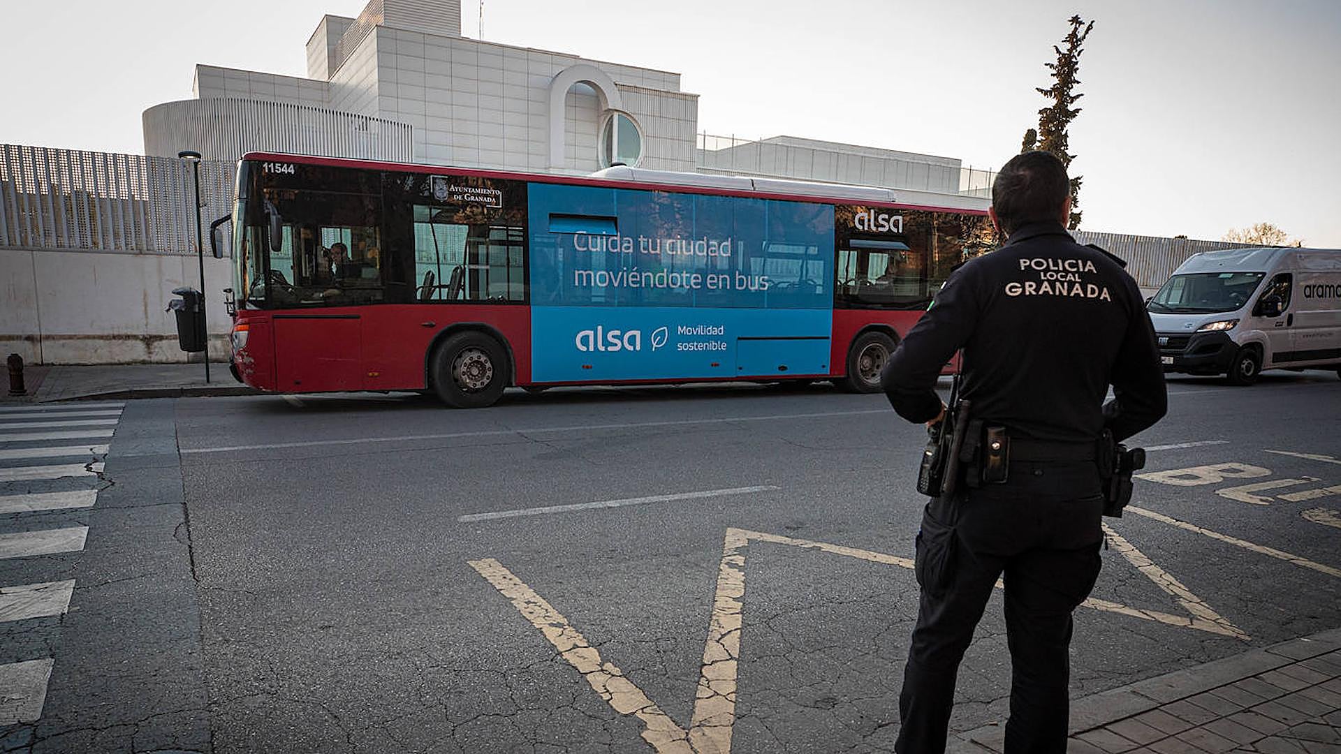 Transporte público: Un dispositivo de Policía Nacional y Local escolta ...