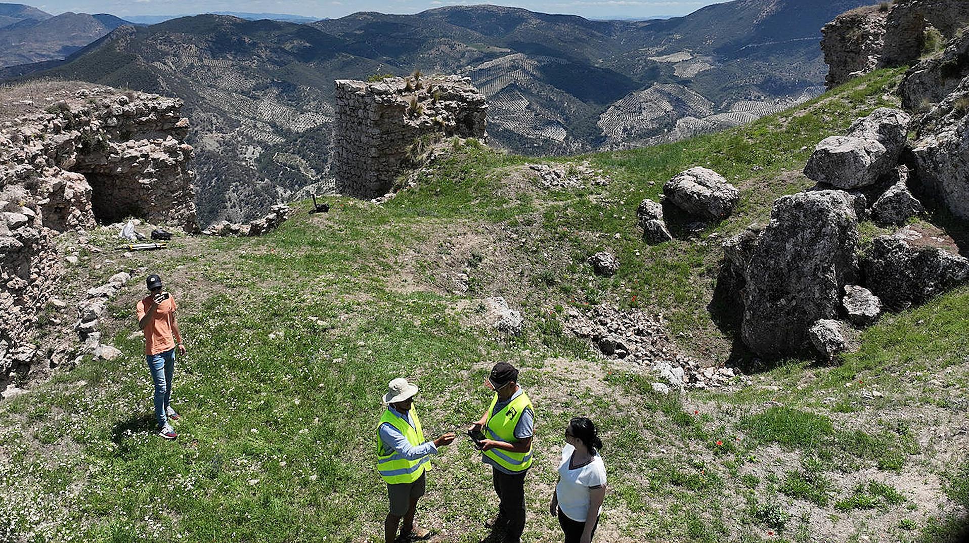 La UJA evalúa el estado de conservación del castillo de Campillo de ...