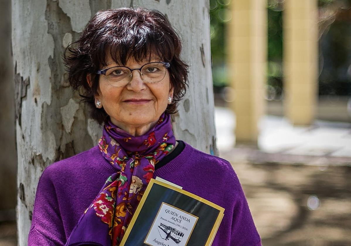 Ángeles Mora | Poeta: «En mis poemas pesa el dolor, pero también hay luz» | Ideal