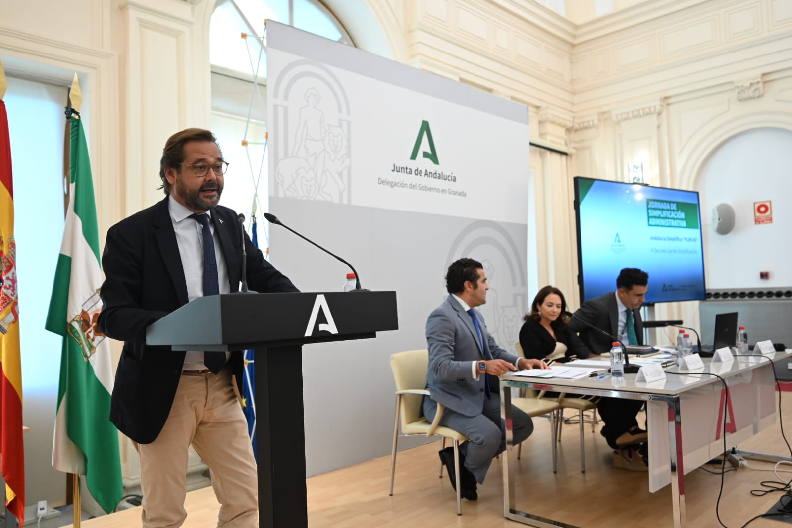 La Junta presenta el 'Plan Andalucía Simplifica' a sus empleados públicos en Granada | Ideal