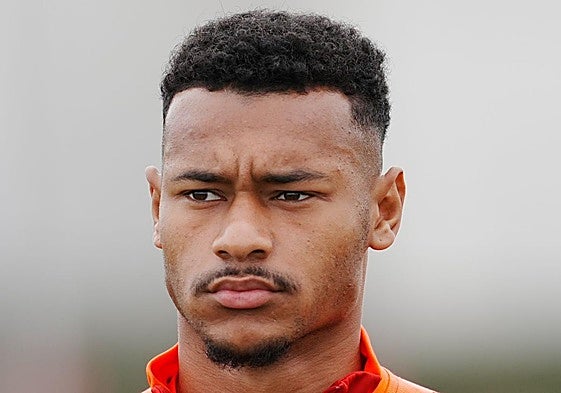 Loïc Williams acumula papeletas para seguir de lateral | Ideal