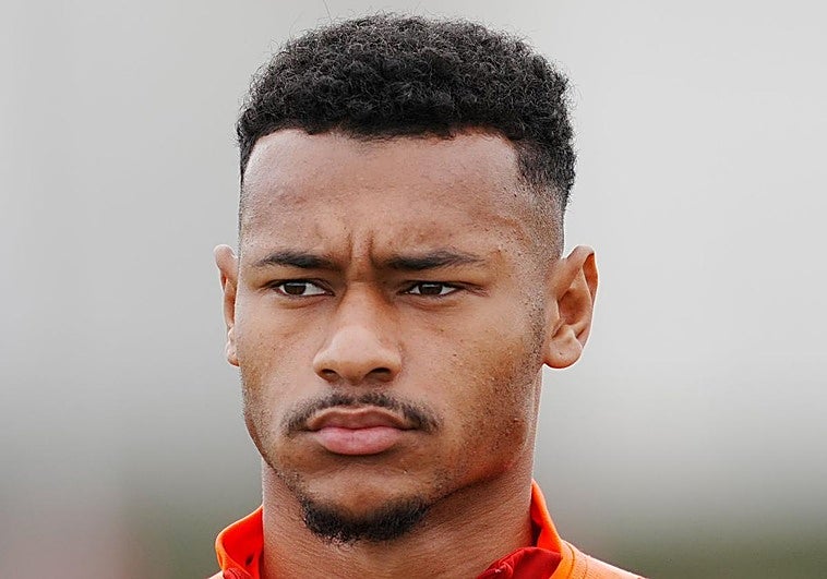 Loïc Williams acumula papeletas para seguir de lateral | Ideal