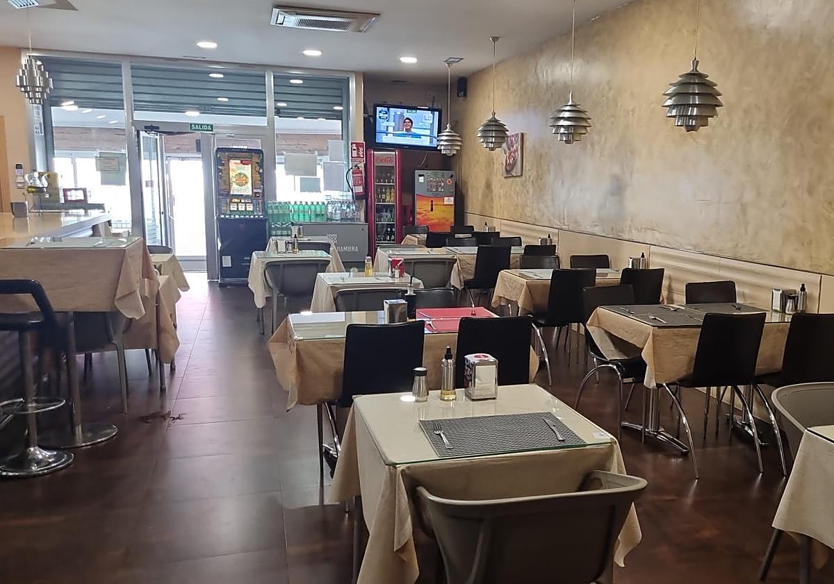 El bar familiar de Granada con un menú del día de 50 platos «para todos ...