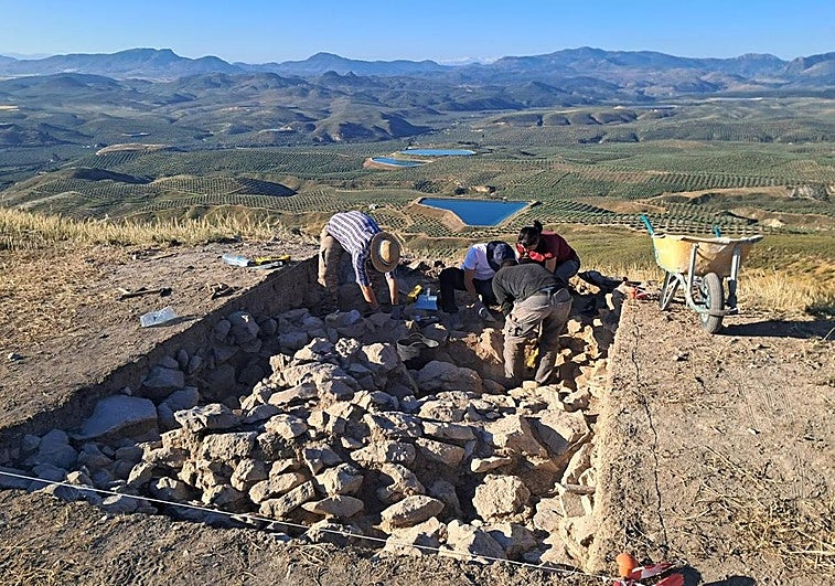 Primera excavación arqueológica en El Fontanar | Ideal