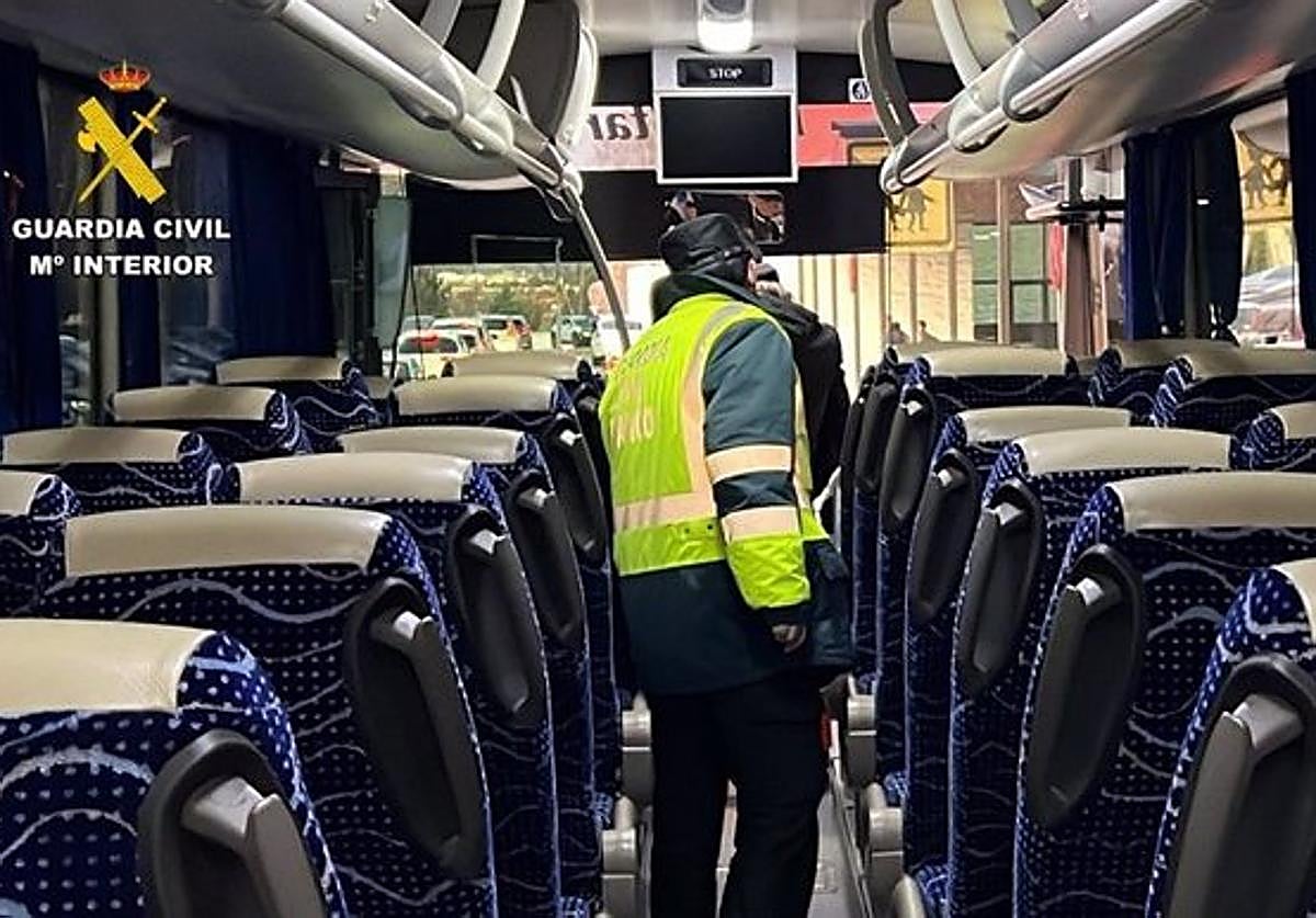 Un conductor de autobús de Jaén que transportaba ocho menores ...