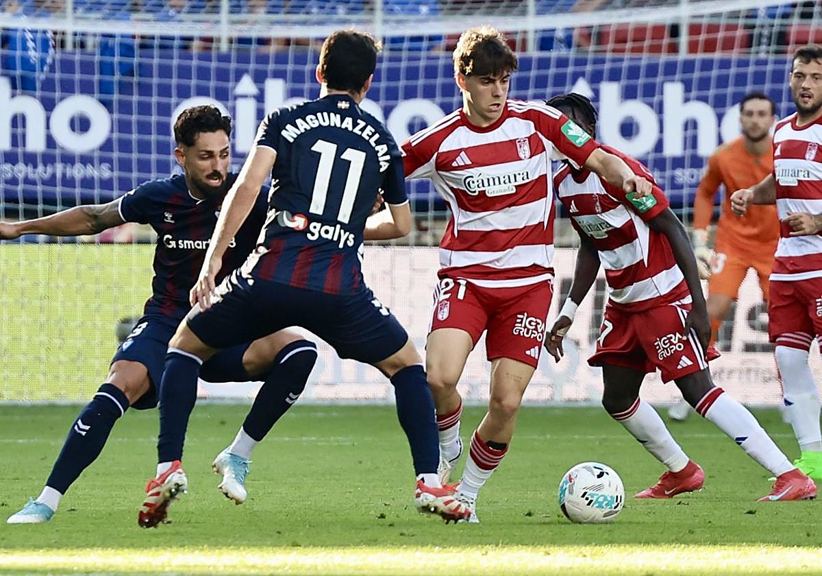 Granada CF: Pacheta muestra en Ipurua su exigencia con Pablo Sáenz | Ideal