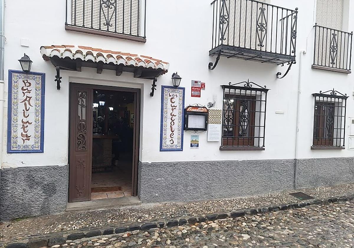 El bar de Granada que defiende el horario de sus trabajadores: «Si ...