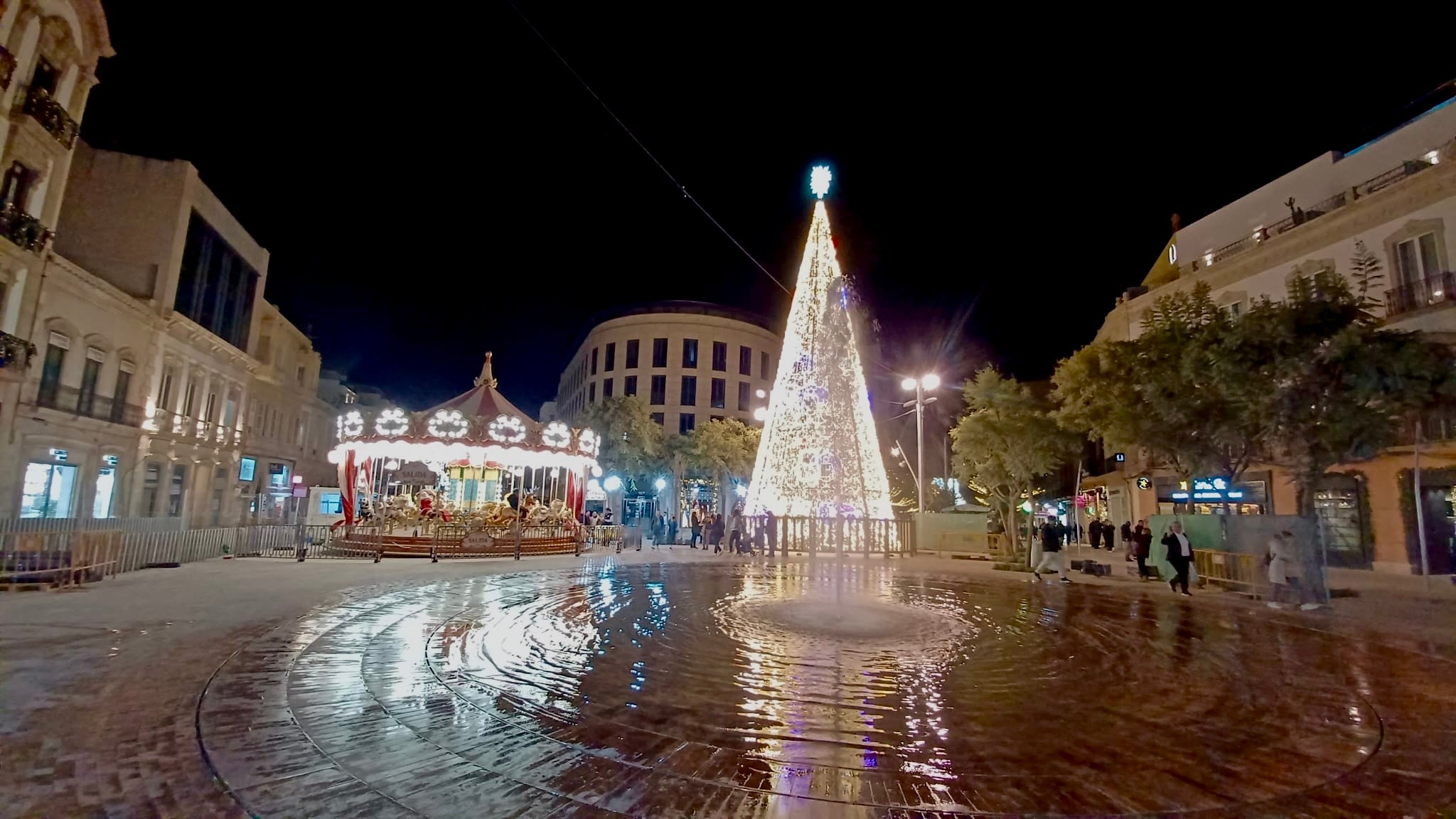 Almería prueba la nueva fuente de Puerta de Purchena | Ideal