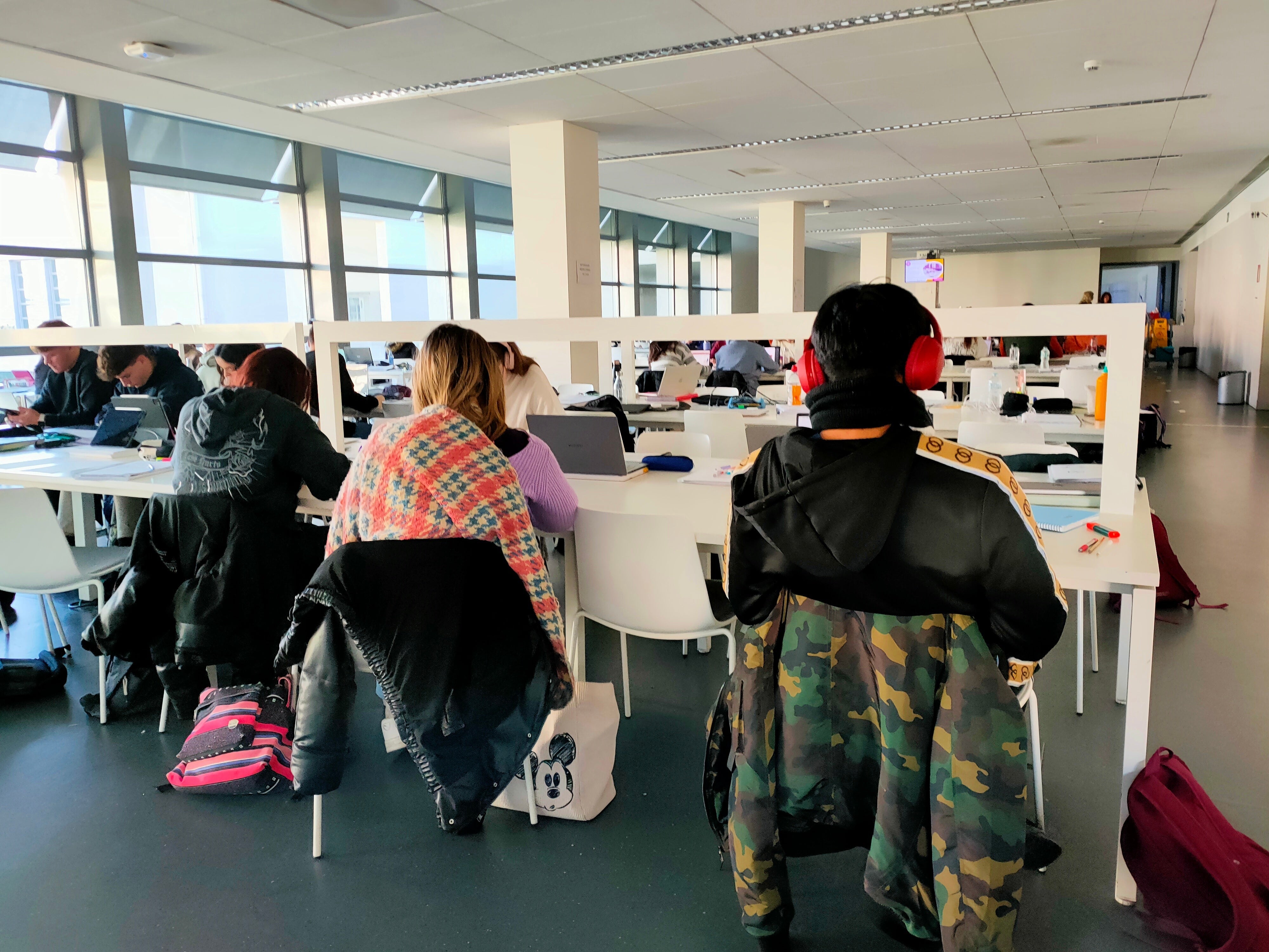 Las salas de estudio de la UGR ajustan sus horarios | Ideal