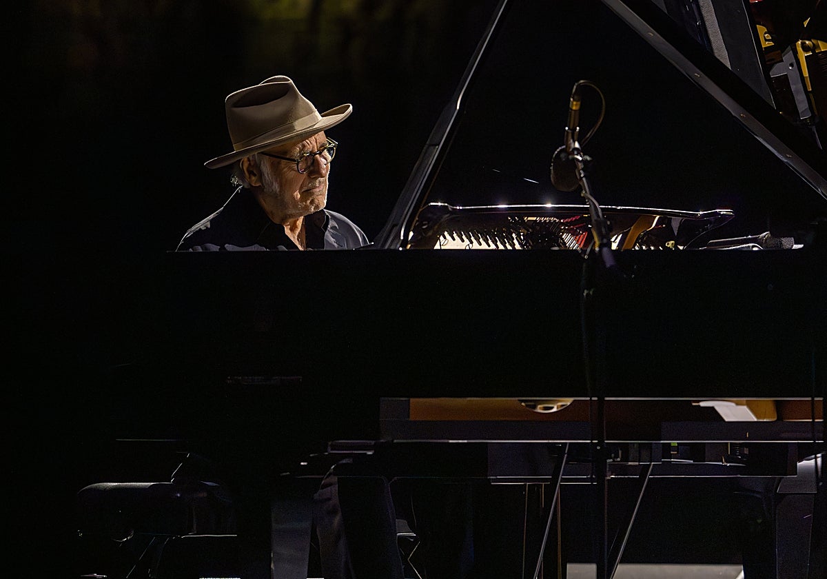 José E. Cabrero: Las manos de Ludovico Einaudi huelen a café | Ideal