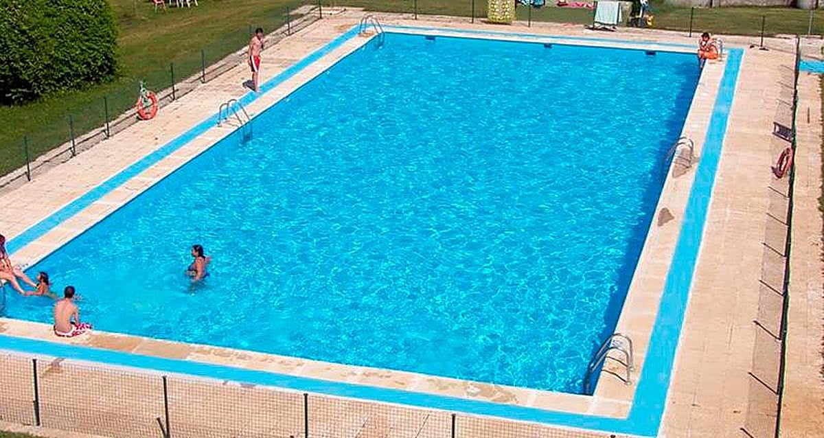 La amplia piscina en la que disfrutar lejos de las masificaciones | La Gaceta de Salamanca
