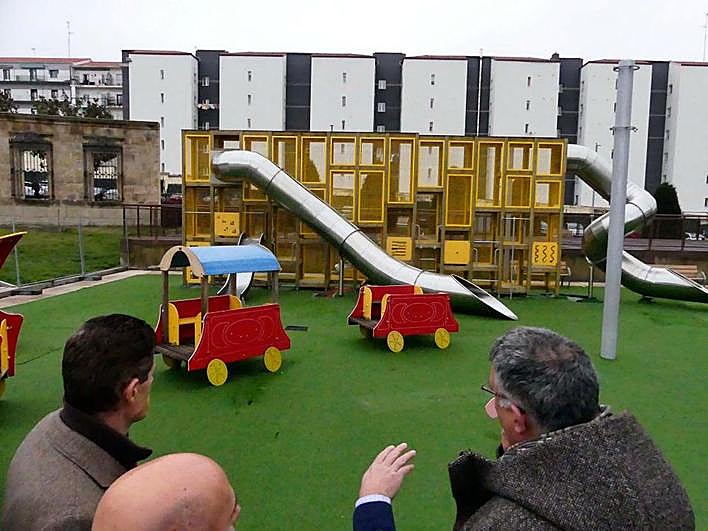 Así es el laberinto vertical de 4,5 metros que se está instalando en la ...