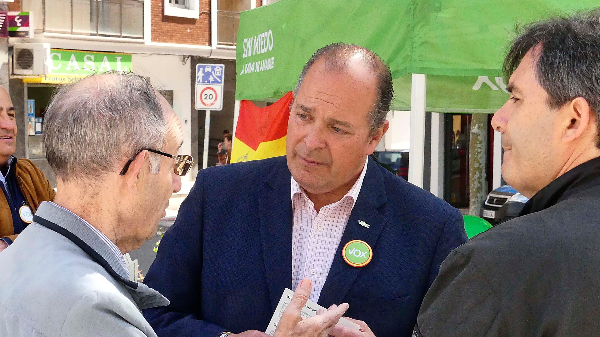 Vox saca la artillería y dispara contra todos en el penúltimo día de ...