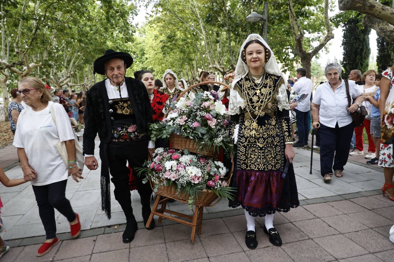Los charros lucen sus exquisitas galas para arropar a la Virgen de la ...