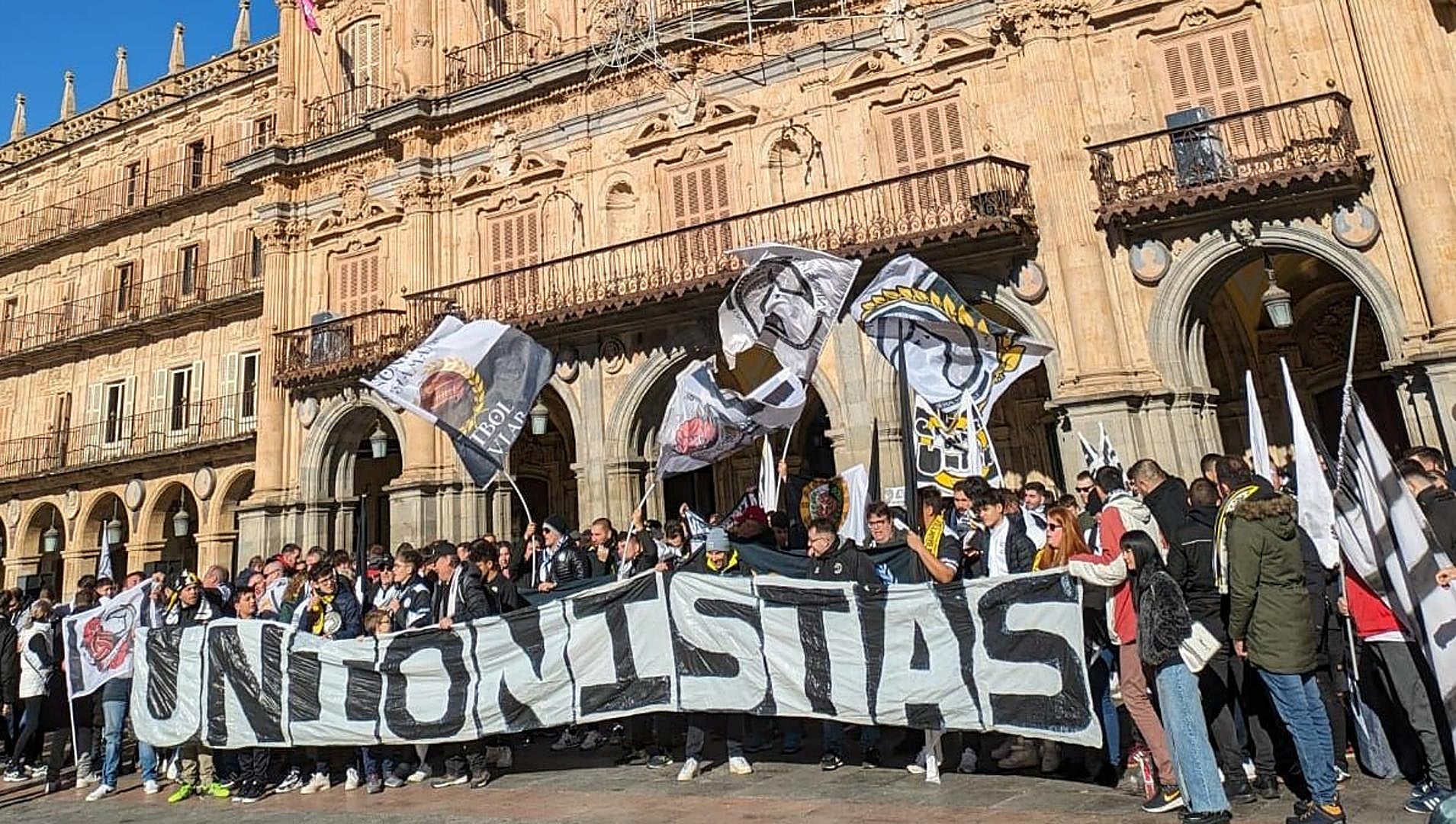 El corteo desde la Plaza marca el ambiente del Unionistas - Villarreal ...
