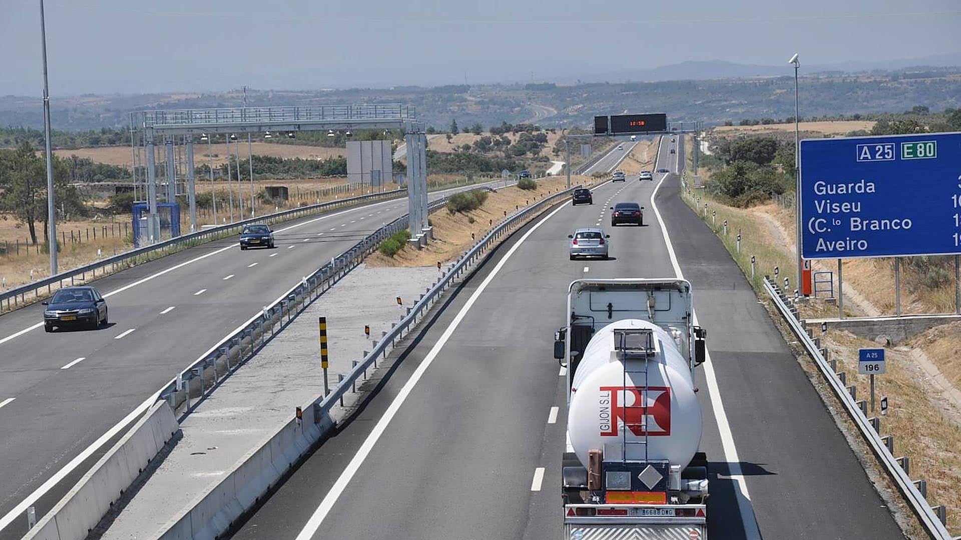 Este es el significado de la nueva señal 'carretera 2+1' que la DGT va ...