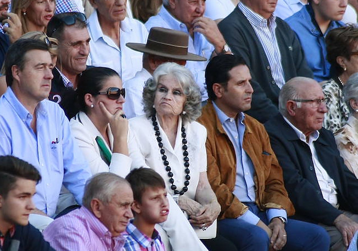 Homenaje a la defensora a ultranza de los 'patas blancas' del Campo ...