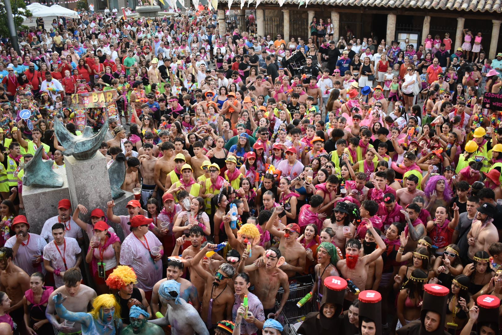 Color, peñas y rebujito: así ha comenzado la gran fiesta de San Roque ...