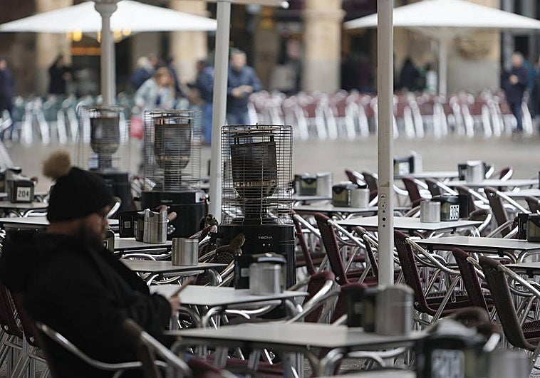 Diez años de estufas en terrazas: de origen de debate a elemento clave ...