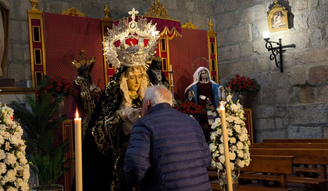 La Soledad, ataviada a la usanza charra, recibe el cariño de Peñaranda ...