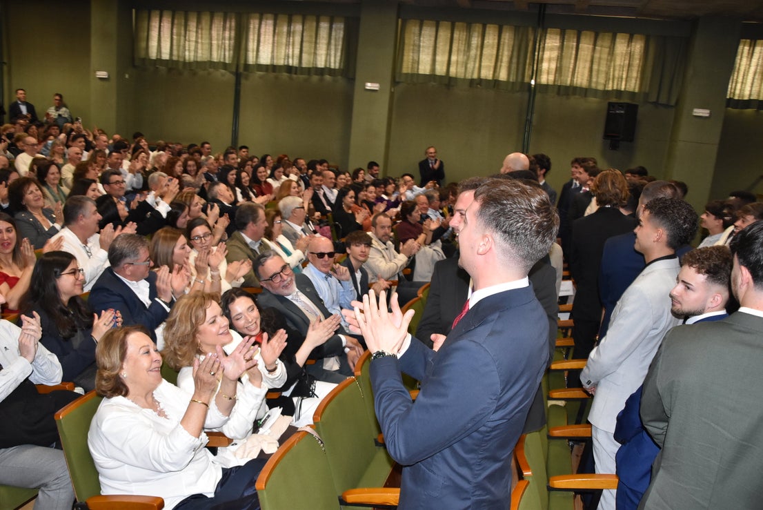 La Escuela de Ingeniería despide a 48 nuevos graduados en un momento de ...