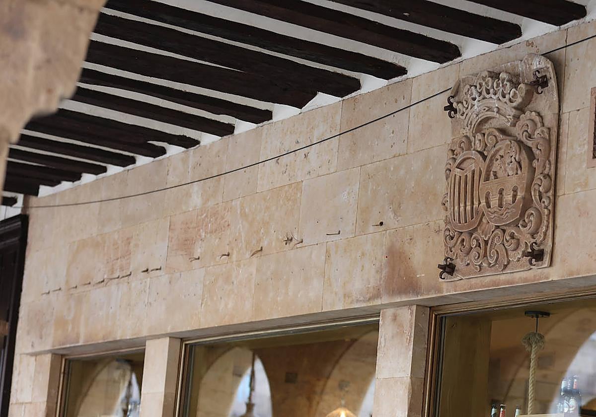 Cambio de rótulo en la Plaza Mayor debido a la ordenanza | La Gaceta de ...