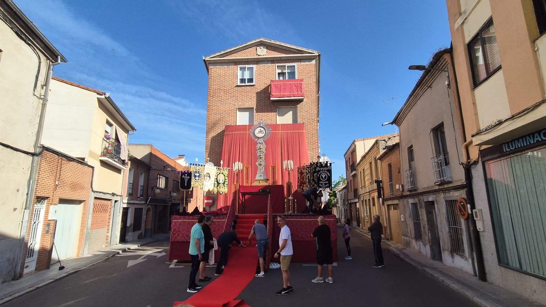 El altar elaborado por las cofradías de Peñaranda para ensalzar al ...