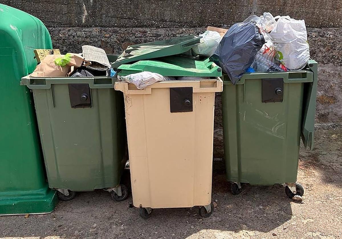 Contenedores de basura a tope | La Gaceta de Salamanca