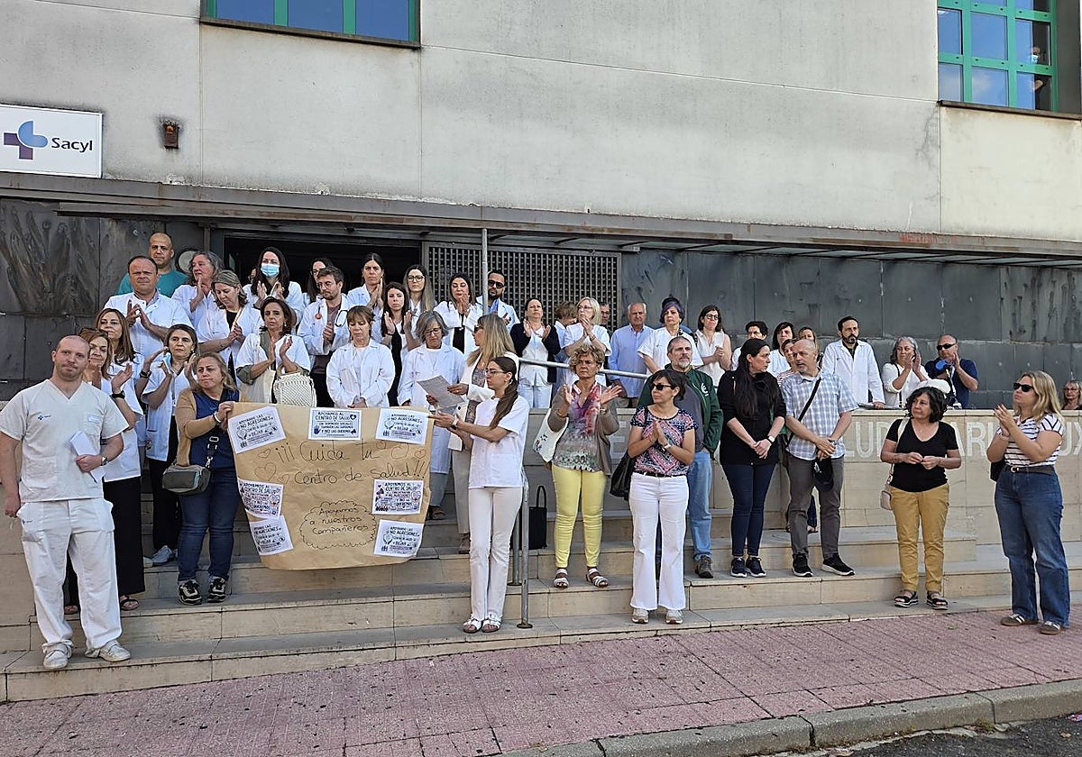 Los sanitarios se concentran en Béjar frente a las agresiones sufridas ...