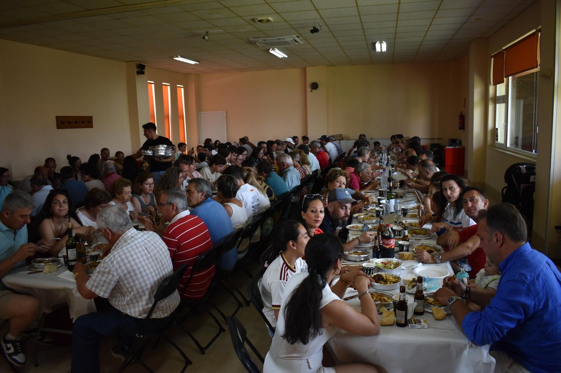 180 pollos asados como broche de oro a las fiestas de Calzada de Don ...