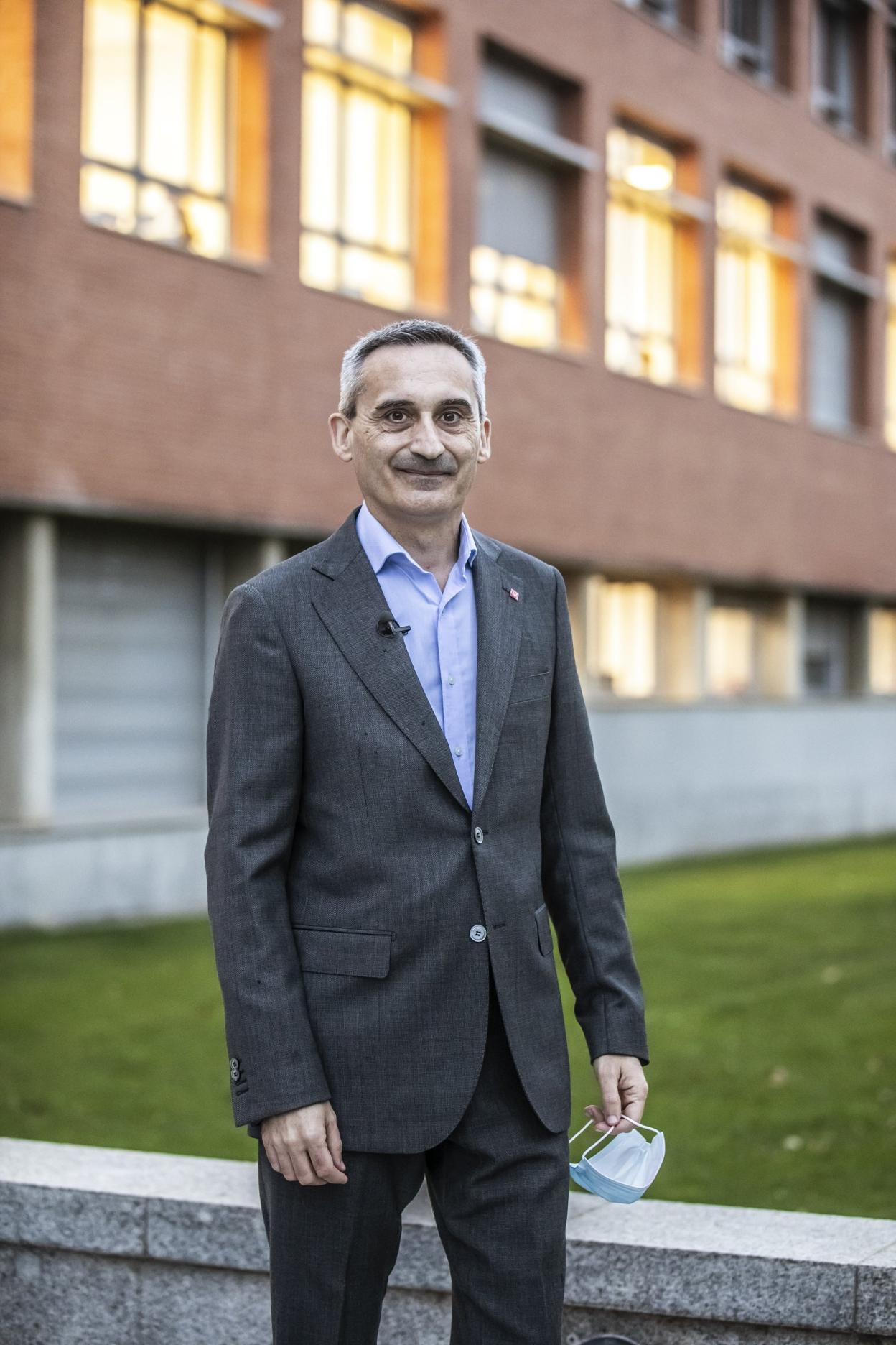 «Económica y socialmente, abrir grados desde cero es inviable, pero sí ...