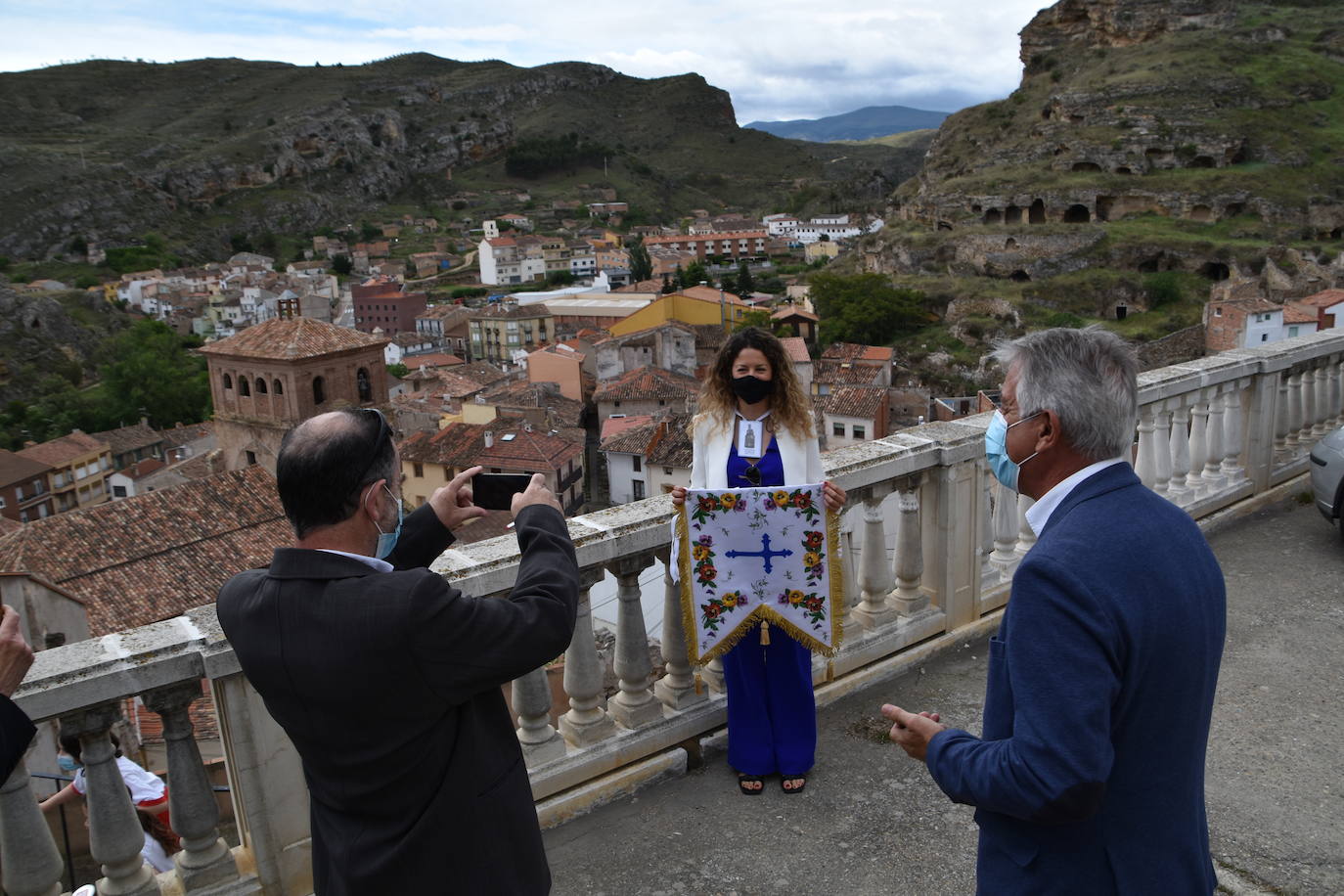 Fotos: Sonia Sesma pone su bandera en el tejado de la basílica de la ...