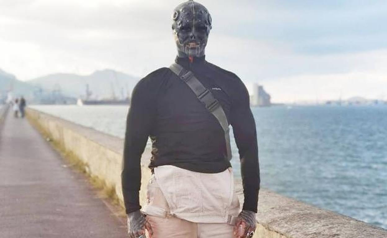 El joven francés que quiere parecer un alien se opera en Vizcaya | La Rioja