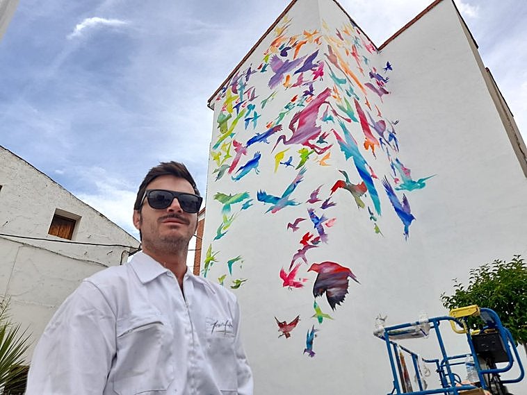 Jesús Calzada pinta las aves de La Rioja en Pradejón como símbolo de ...