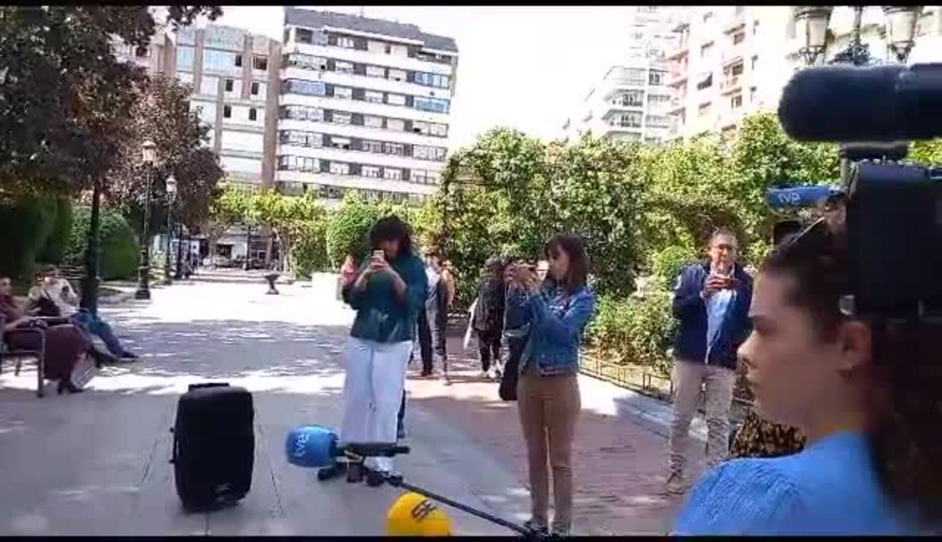 Gabriela Colcer, alumna del conservatorio, interpreta una pieza de ...