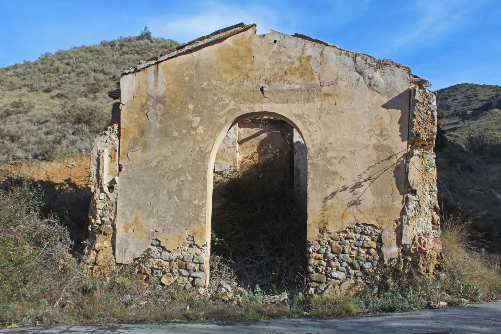 La ermita del Cristo de Leza se derrumba por la lluvia y el viento | La ...