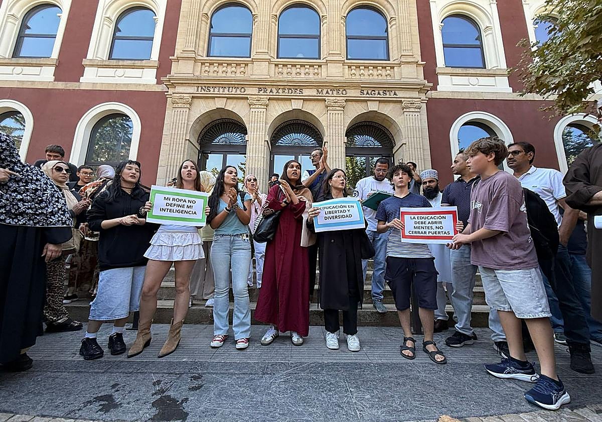 Musulmanes y alumnos del Sagasta vuelven a mostrar su solidaridad con ...