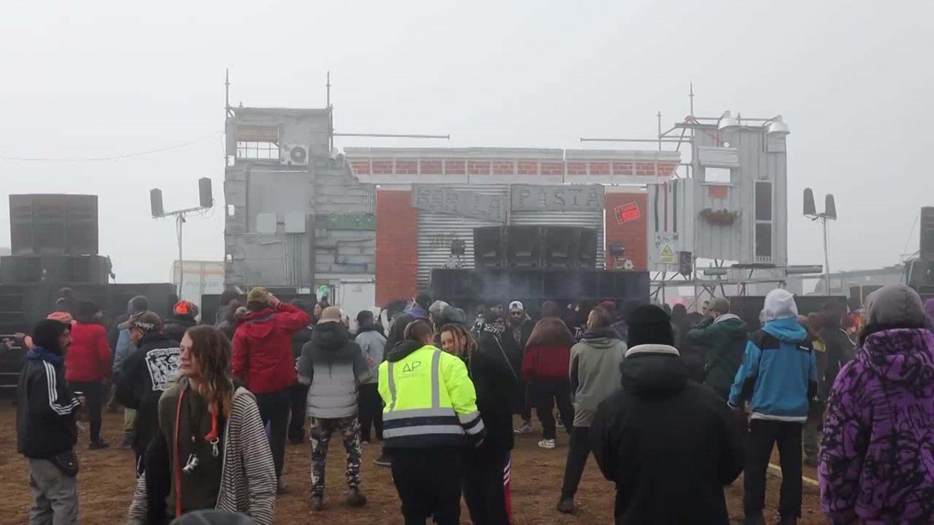 Policía cifra en 5.000 los asistentes a la rave que se celebra en el ...