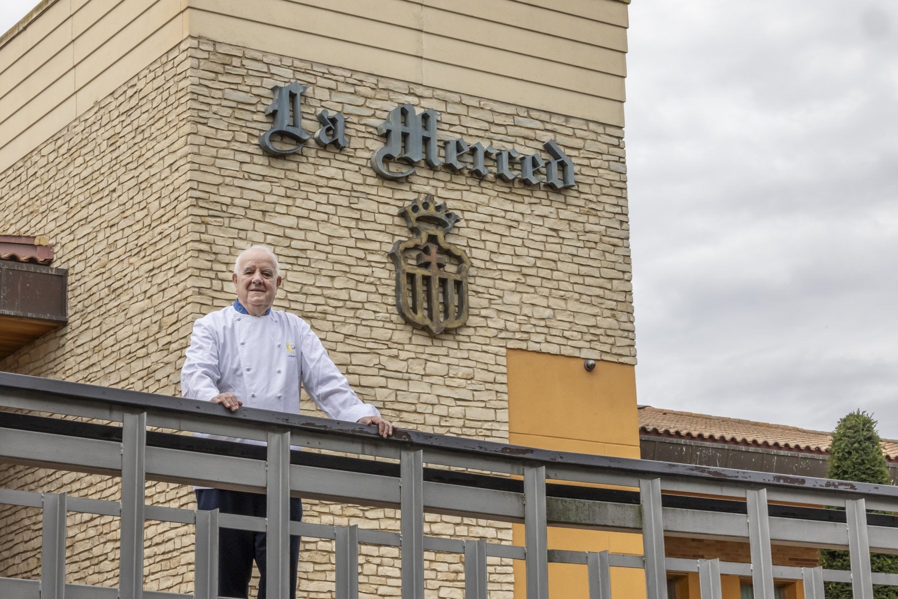Lorenzo Cañas vende el restaurante La Merced y cuelga el delantal tras ...